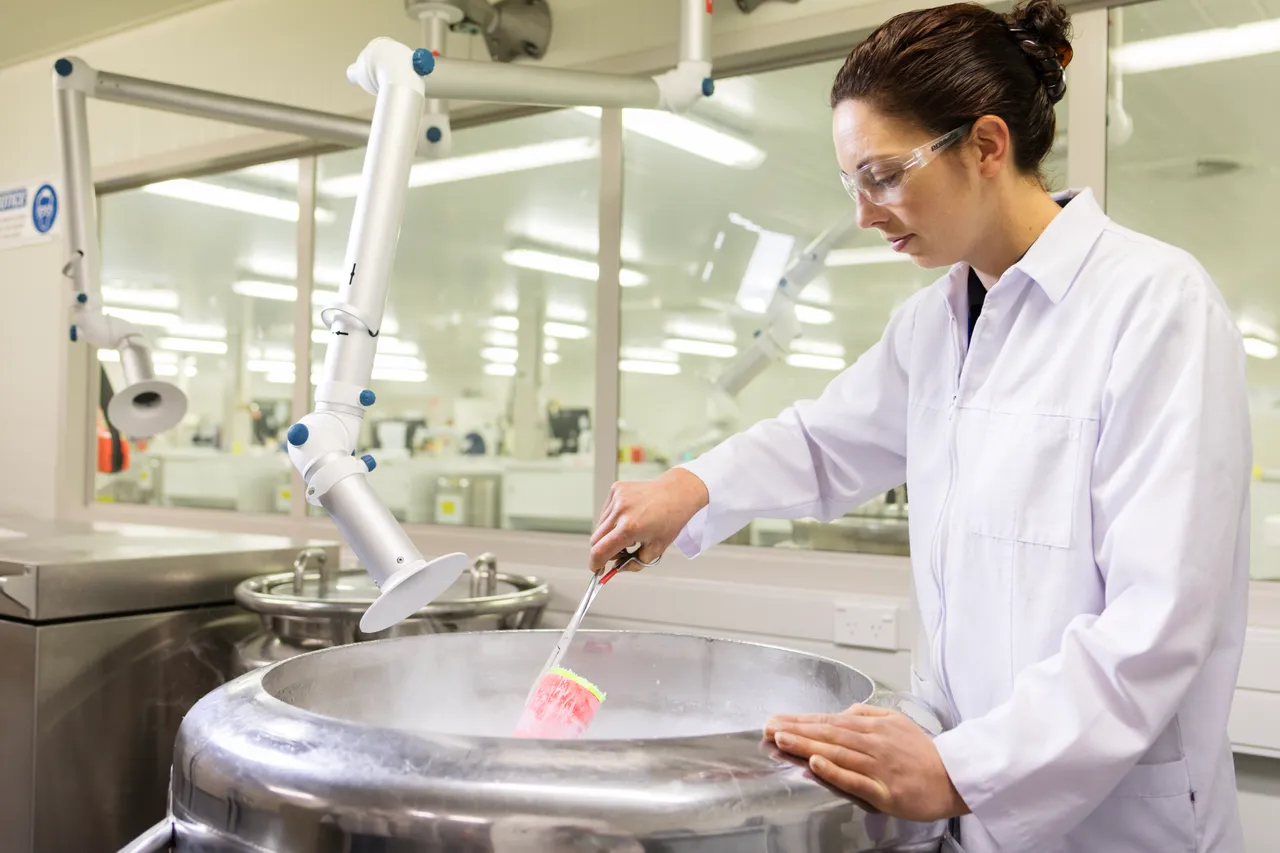 New Zealand Story Toolkit - Lab technician Genetic Testing