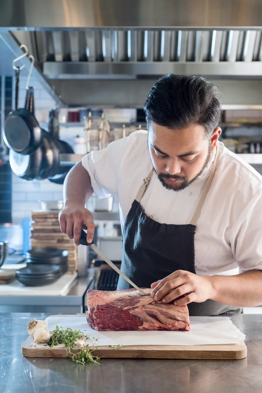 New Zealand Story Toolkit - Chef prepares beef fillet