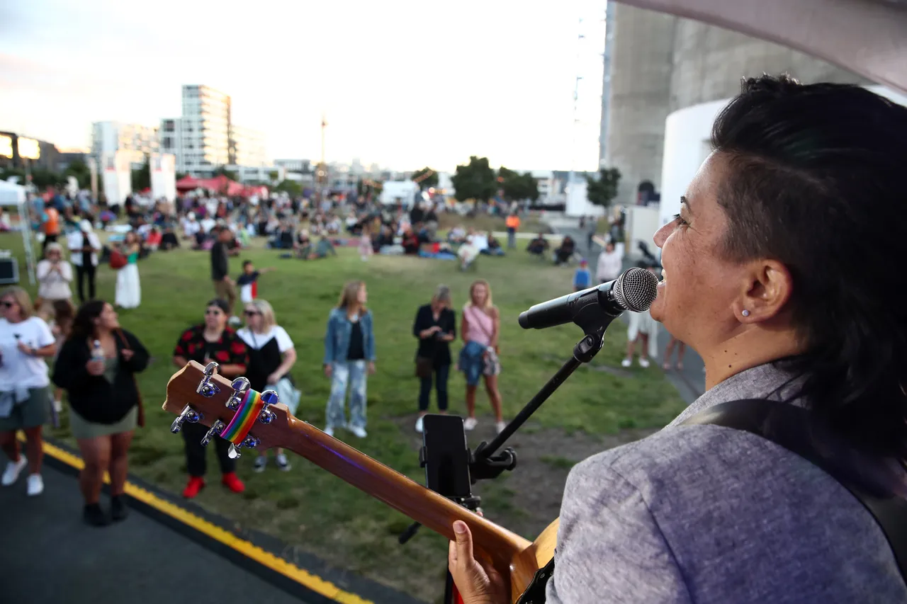 Auckland Brand Library - Musician singing in Silo Park Auckland