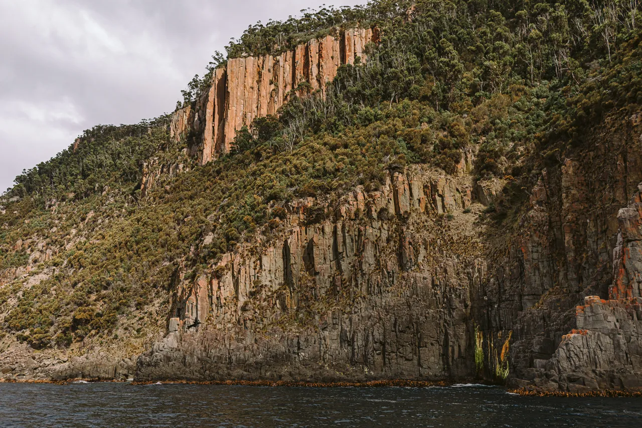 Tasmanian Partner Toolkit - Sea Cliffs off Bruny Island