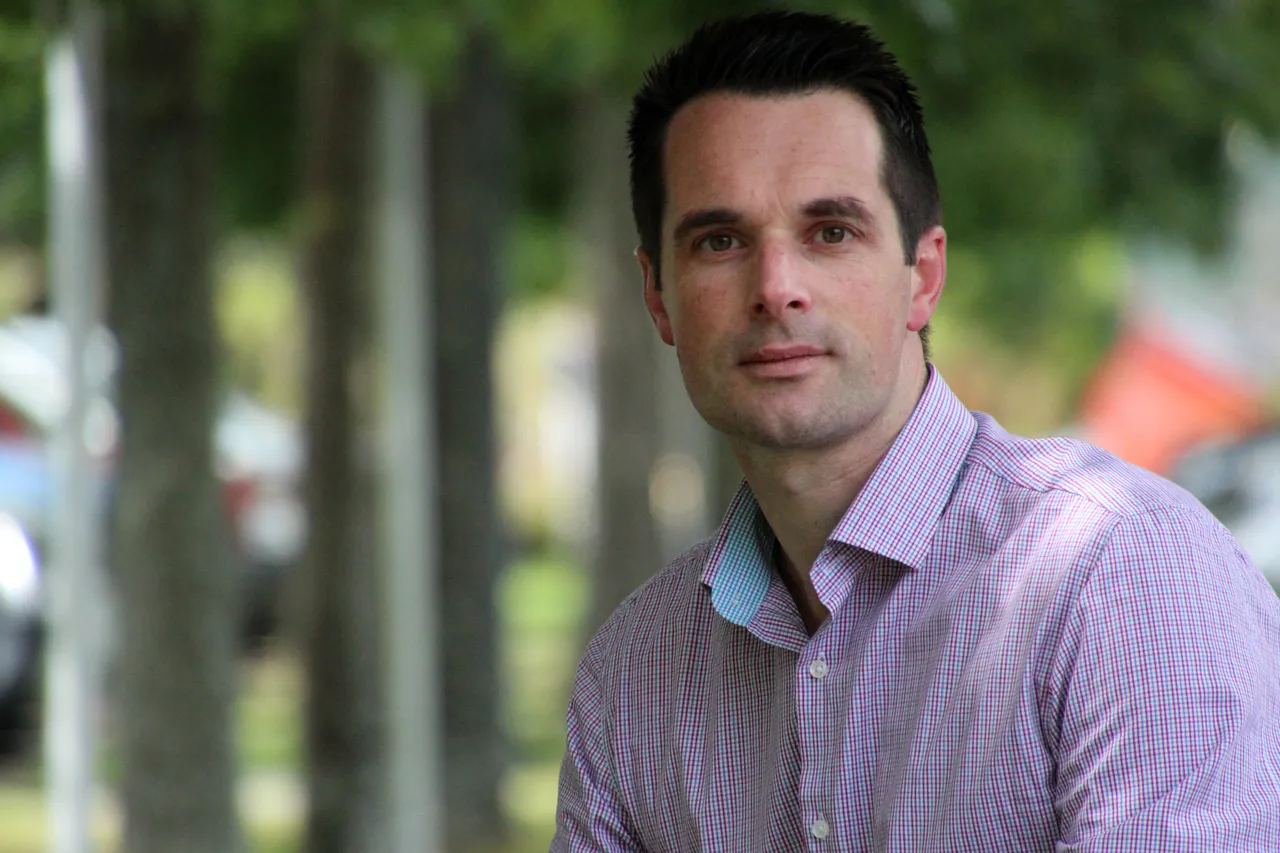 Associate Professor Andy Towers