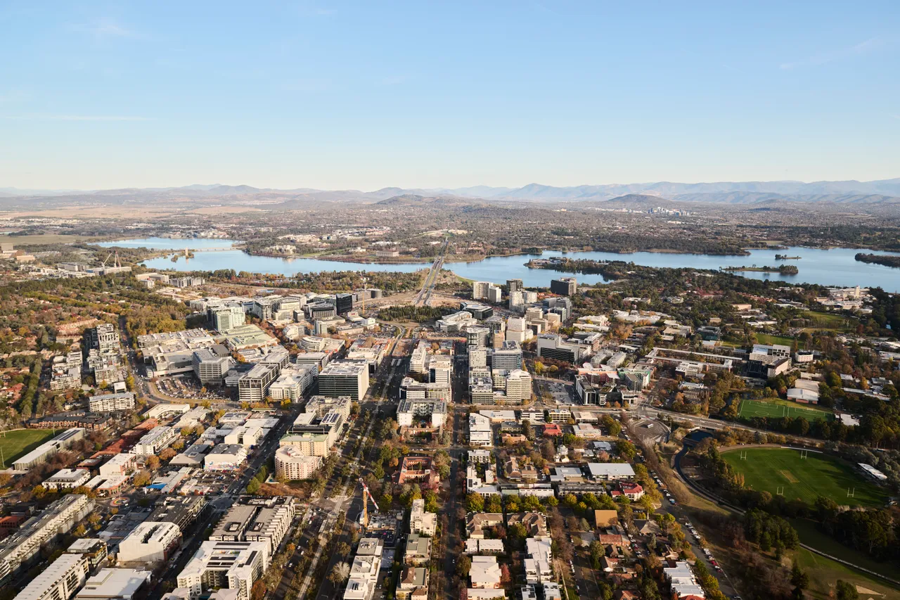 Toolkit | Canberra - An aerial view over Canberra CBD with Lake Burley ...
