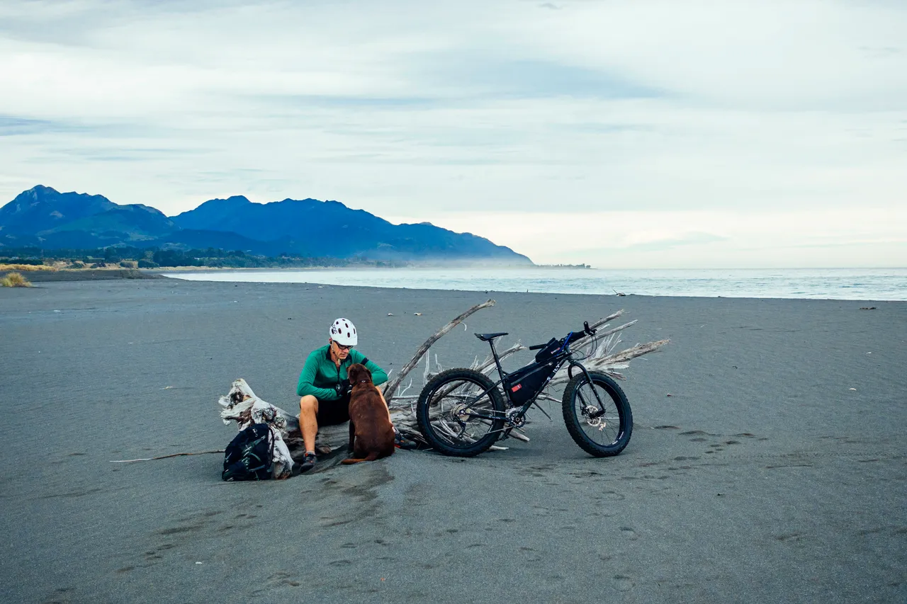 Kaikoura Image Library - Cycle rest on beach