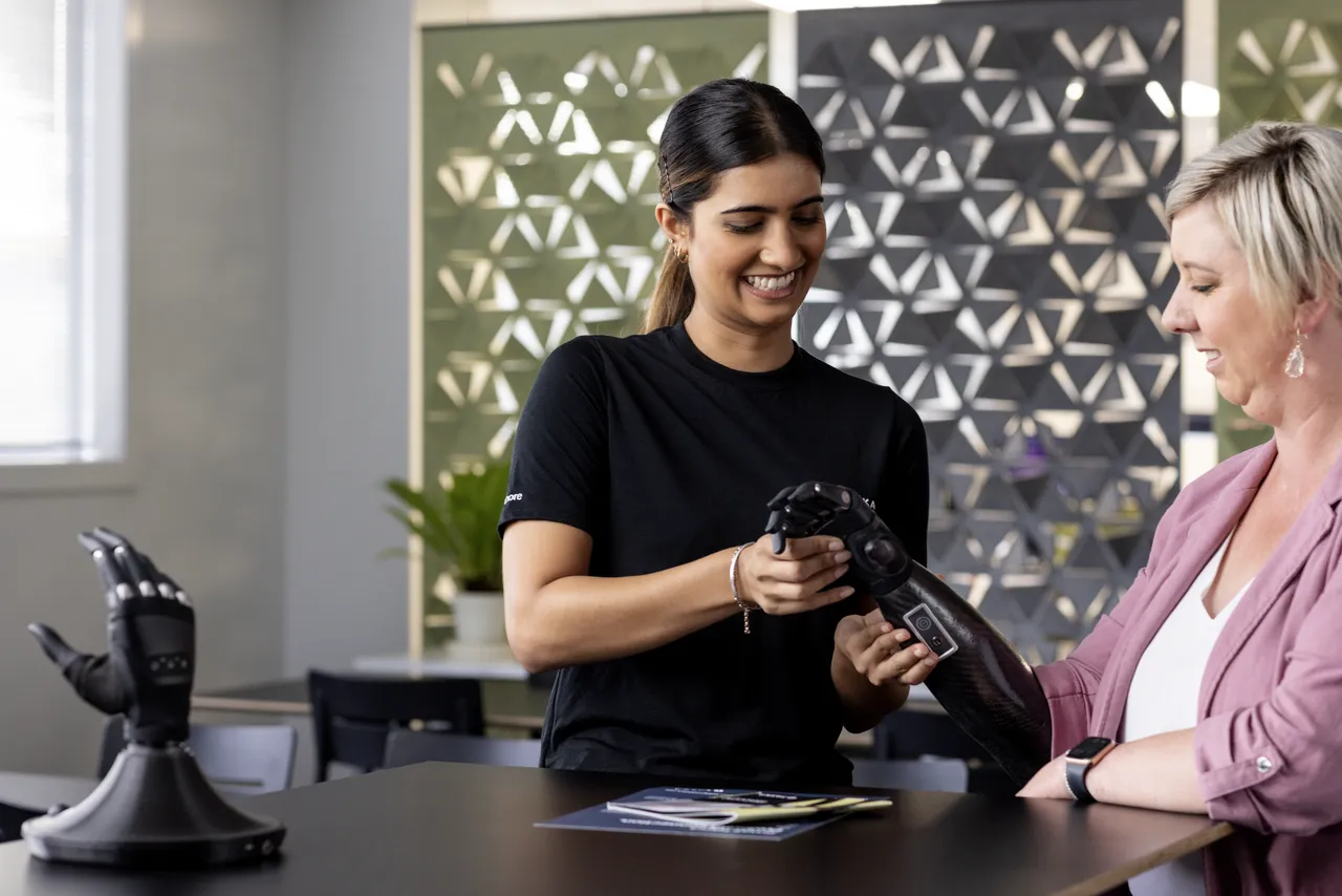 ChristchurchNZ Toolkit - Fitting prosthetic hand